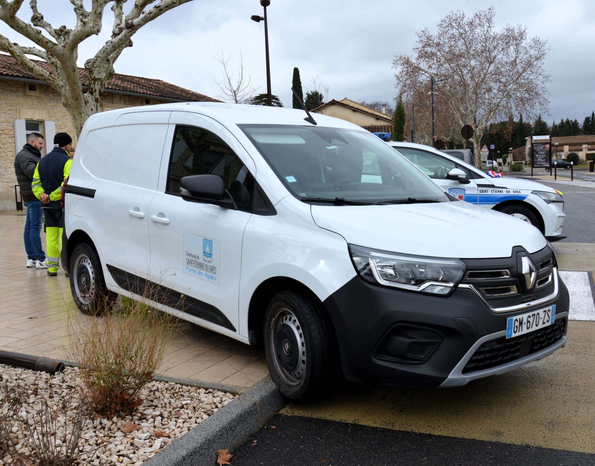 Deux nouveaux véhicules électriques pour la commune - Saint-Étienne Du ...