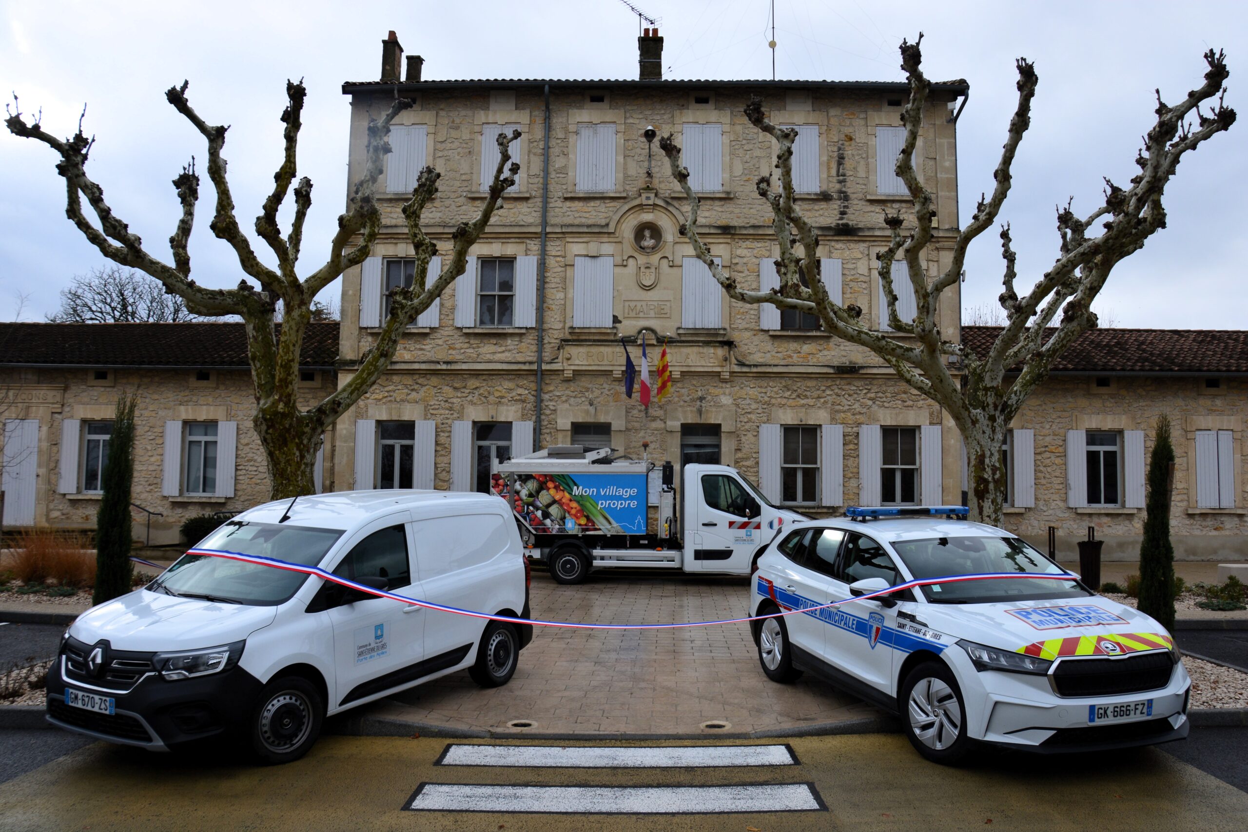 Deux nouveaux véhicules électriques pour la commune - Saint-Étienne Du ...